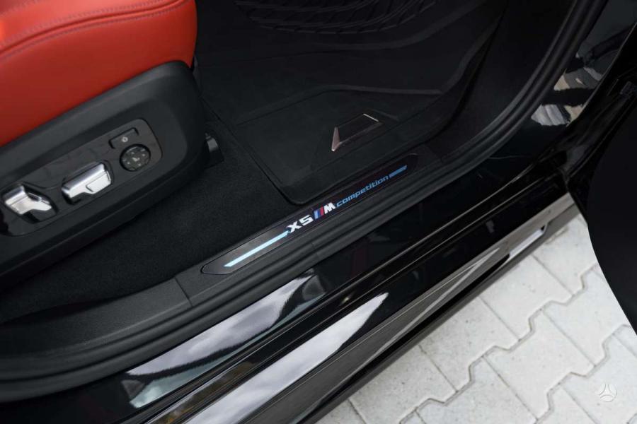 Melns BMW X5 M 2025 Klaipėda, ar dzinēja tilpumu 4.40 L un nobraukumu 19 tūkst. km par 99900 €, foto 38 vietnē AUTOMOTO.COM.LV