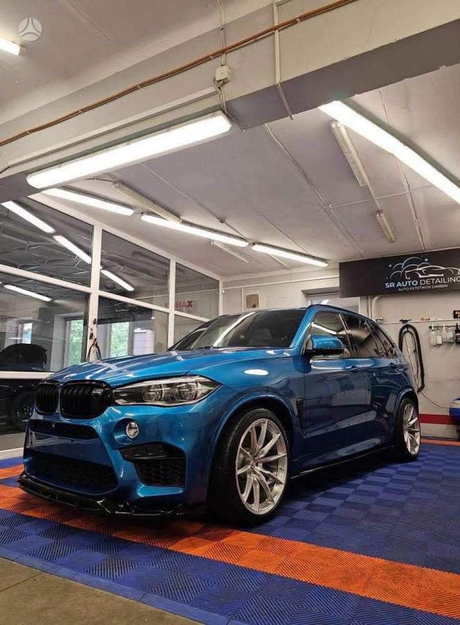 Blue BMW X5 M 2016 in Siauliai, with an engine capacity of 4.40 L and mileage of 90 thousand km for 39000 €, photo 1 on AUTOMOTO.COM.LV