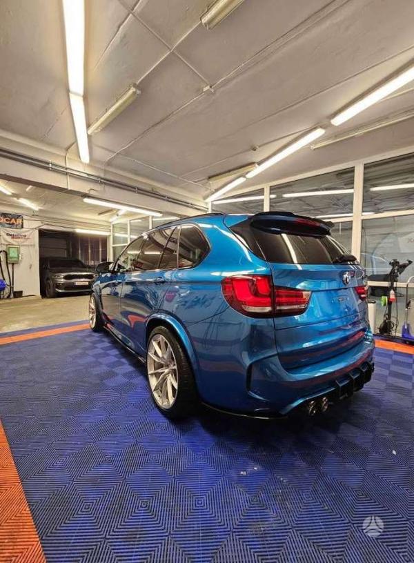 Blue BMW X5 M 2016 in Siauliai, with an engine capacity of 4.40 L and mileage of 90 thousand km for 39000 €, photo 3 on AUTOMOTO.COM.LV