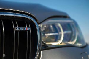 Brown BMW X5 M 2015 in Jurmala, with an engine capacity of 4.40 L and mileage of 127 thousand km for 41500 €, photo 23 on AUTOMOTO.COM.LV