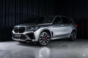 Pelēks BMW X5 M 2022 Viļņa, ar dzinēja tilpumu 4.40 L un nobraukumu 62 tūkst. km par 77000 €, foto 1 vietnē AUTOMOTO.COM.LV
