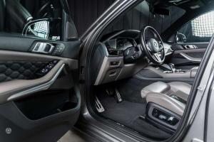 Pelēks BMW X5 M 2022 Viļņa, ar dzinēja tilpumu 4.40 L un nobraukumu 62 tūkst. km par 77000 €, foto 16 vietnē AUTOMOTO.COM.LV