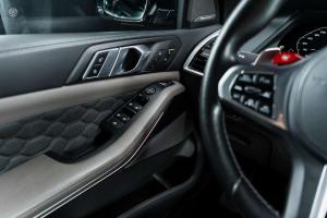 Pelēks BMW X5 M 2022 Viļņa, ar dzinēja tilpumu 4.40 L un nobraukumu 62 tūkst. km par 77000 €, foto 18 vietnē AUTOMOTO.COM.LV