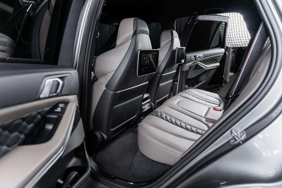 Pelēks BMW X5 M 2022 Viļņa, ar dzinēja tilpumu 4.40 L un nobraukumu 62 tūkst. km par 77000 €, foto 36 vietnē AUTOMOTO.COM.LV