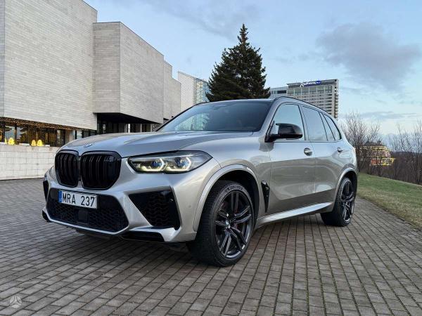 Pelēks BMW X5 M 2023 Viļņa, ar dzinēja tilpumu 4.40 L un nobraukumu 72 tūkst. km par 91900 €, foto 3 vietnē AUTOMOTO.COM.LV