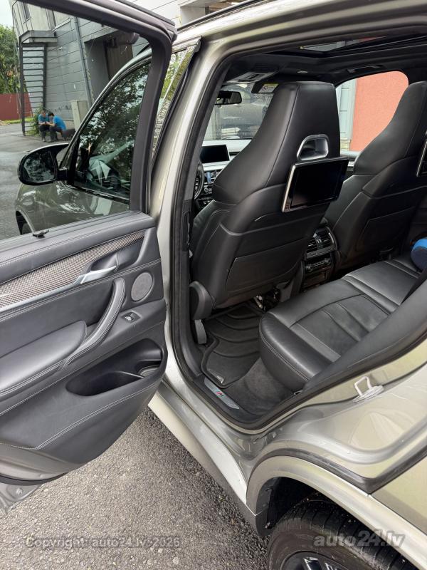 Grey BMW X5 M 2015 in Riga, with an engine capacity of 4.40 L and mileage of 250 thousand km for 27000 €, photo 9 on AUTOMOTO.COM.LV