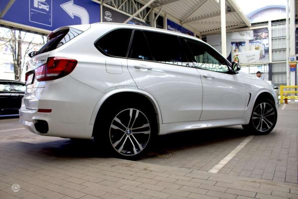 Balts BMW X5 M 2014 Panevēža, ar dzinēja tilpumu 3.00 L un nobraukumu 241 tūkst. km par 22900 €, foto 4 vietnē AUTOMOTO.COM.LV