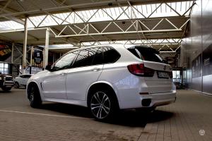 Balts BMW X5 M 2014 Panevēža, ar dzinēja tilpumu 3.00 L un nobraukumu 241 tūkst. km par 22900 €, foto 4 vietnē AUTOMOTO.COM.LV