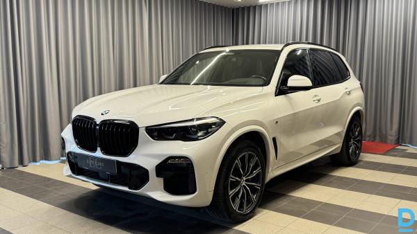 White BMW X5 M 2021 in Marupe, with an engine capacity of 3.00 L and mileage of 151 thousand km for 45990 €, photo 1 on AUTOMOTO.COM.LV