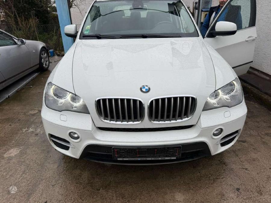 Balts BMW X5 M 2011 Marijampole, ar dzinēja tilpumu 3.00 L un nobraukumu 2599 tūkst. km par 8700 €, foto 2 vietnē AUTOMOTO.COM.LV
