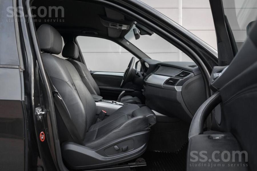 Orange BMW X5 2007 in Riga, with an engine capacity of 3.00 L and mileage of 258 thousand km for 9552 €, photo 11 on AUTOMOTO.COM.LV