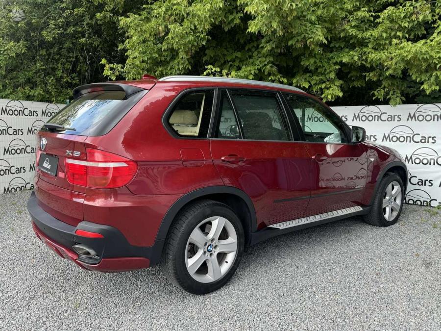 Red BMW X5 2009 in Vilnius, with an engine capacity of 2.99 L and mileage of 337 thousand km for 7500 €, photo 7 on AUTOMOTO.COM.LV