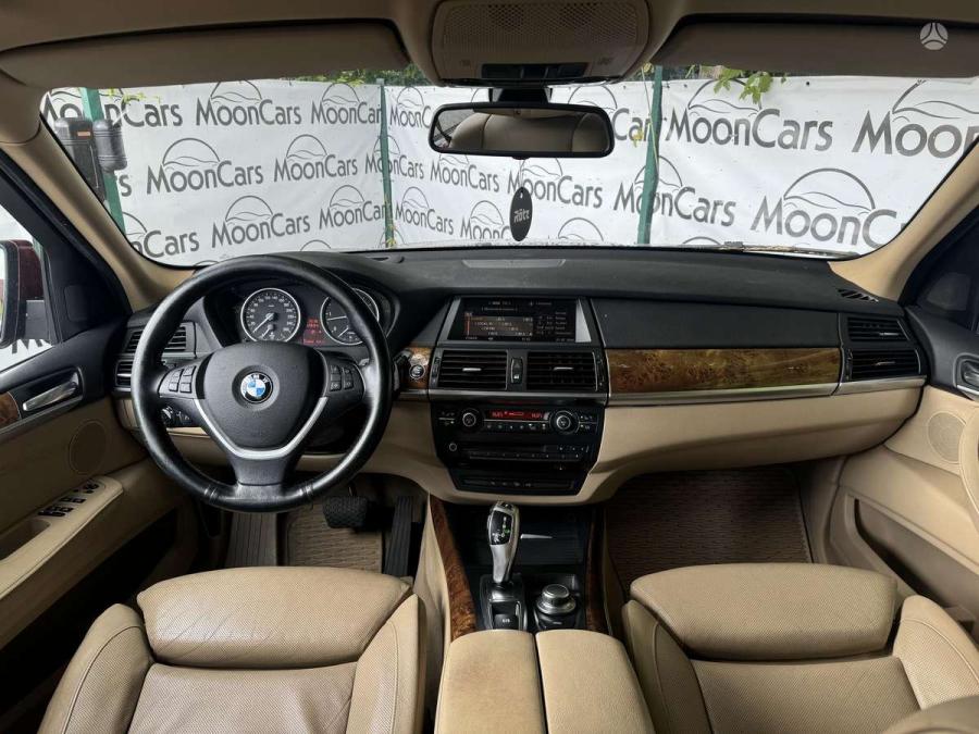 Red BMW X5 2009 in Vilnius, with an engine capacity of 2.99 L and mileage of 337 thousand km for 7500 €, photo 10 on AUTOMOTO.COM.LV