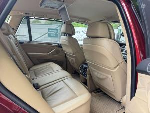 Red BMW X5 2009 in Vilnius, with an engine capacity of 2.99 L and mileage of 337 thousand km for 7500 €, photo 13 on AUTOMOTO.COM.LV