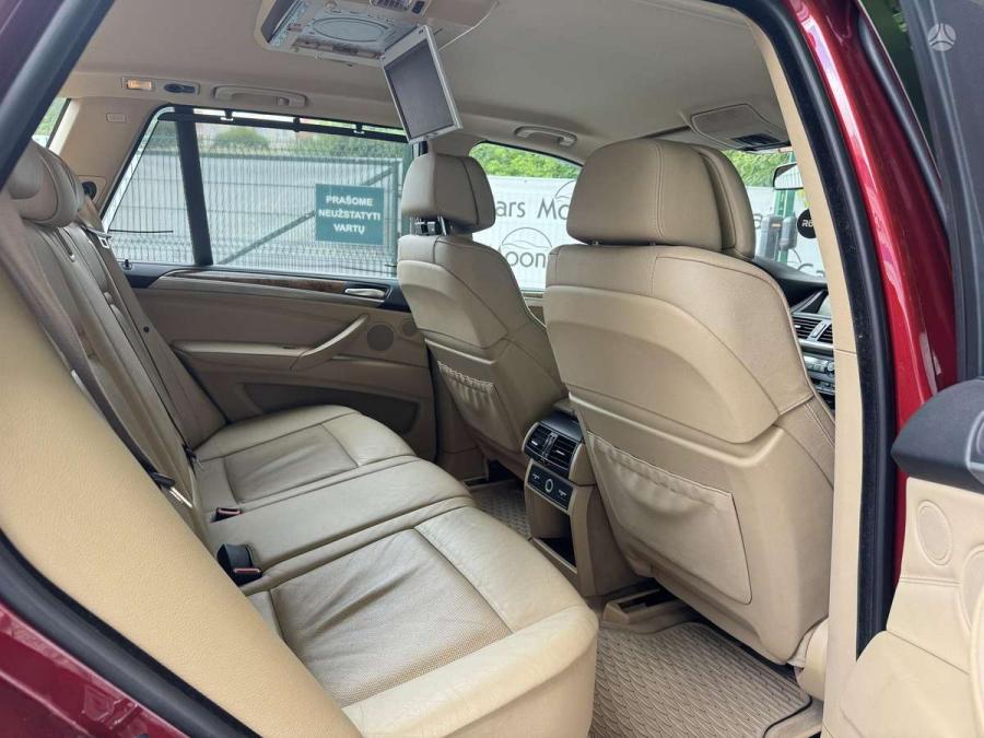 Red BMW X5 2009 in Vilnius, with an engine capacity of 2.99 L and mileage of 337 thousand km for 7500 €, photo 13 on AUTOMOTO.COM.LV