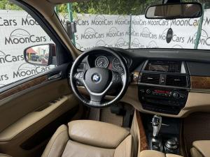 Red BMW X5 2009 in Vilnius, with an engine capacity of 2.99 L and mileage of 337 thousand km for 7500 €, photo 17 on AUTOMOTO.COM.LV