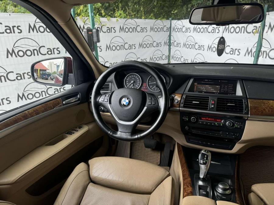Red BMW X5 2009 in Vilnius, with an engine capacity of 2.99 L and mileage of 337 thousand km for 7500 €, photo 17 on AUTOMOTO.COM.LV