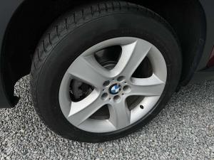 Red BMW X5 2009 in Vilnius, with an engine capacity of 2.99 L and mileage of 337 thousand km for 7500 €, photo 28 on AUTOMOTO.COM.LV