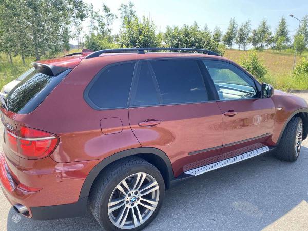 Red BMW X5 2010 in Vilnius, with an engine capacity of 2.98 L and mileage of 182 thousand km for 6750 €, photo 4 on AUTOMOTO.COM.LV