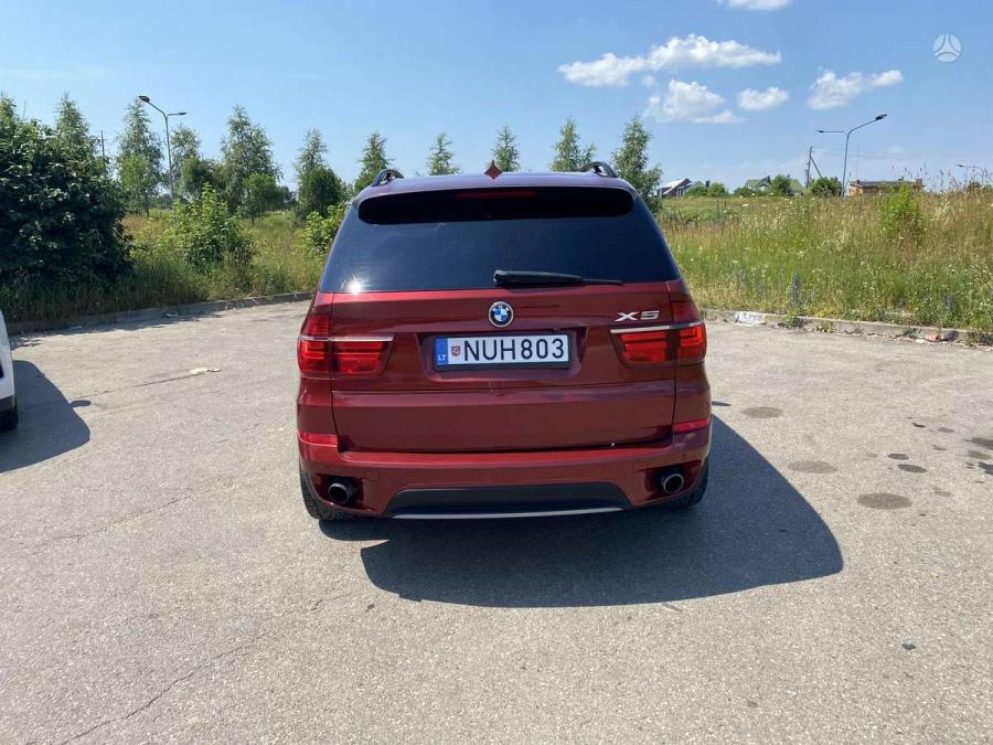 Красный БМВ Х5 2010 в Вильнюс, объемом двигателя 2.98 л и пробегом 182 тыс. км за 6750 €, фото 8 на AUTOMOTO.COM.LV