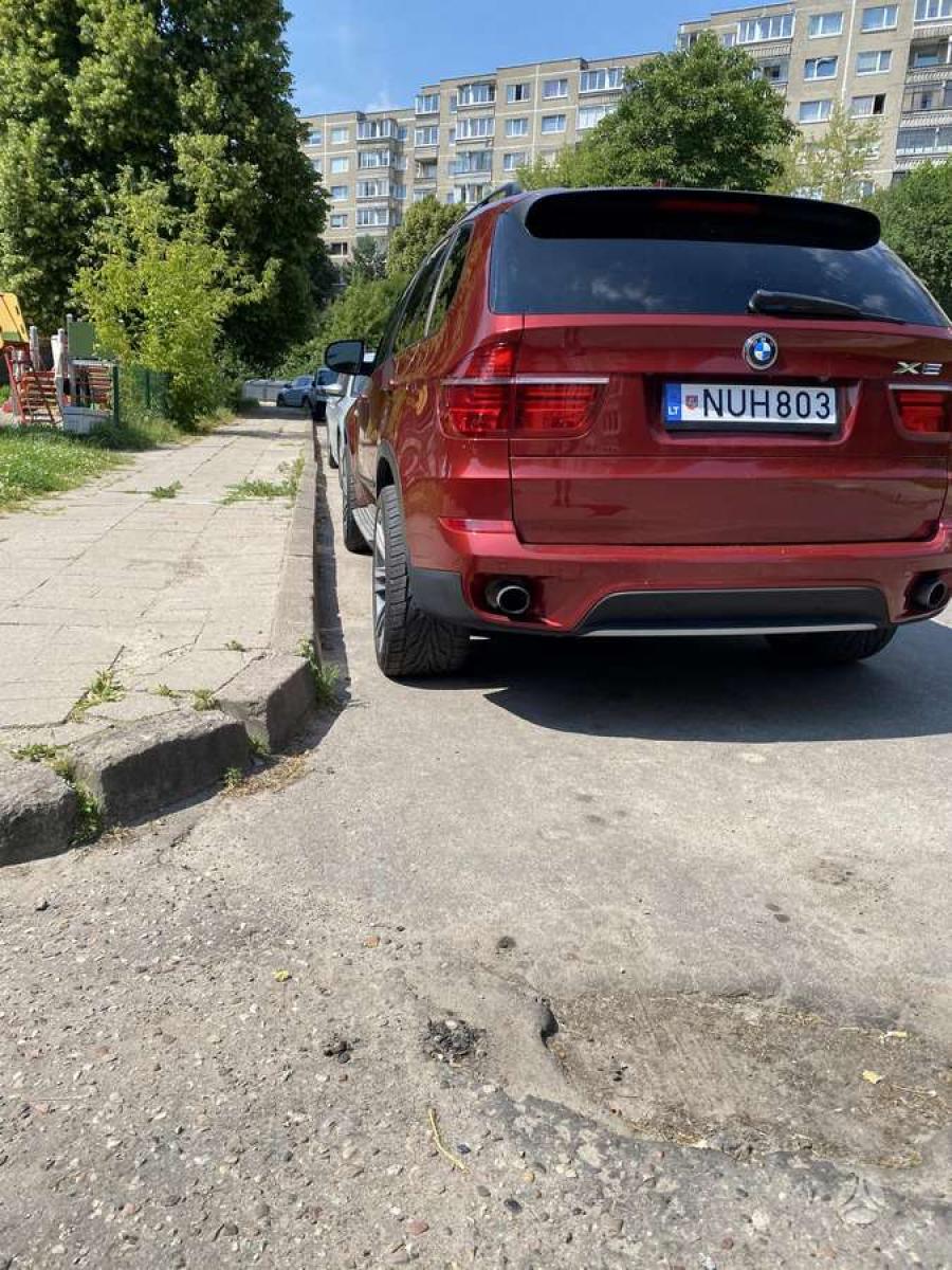 Красный БМВ Х5 2010 в Вильнюс, объемом двигателя 2.98 л и пробегом 182 тыс. км за 6750 €, фото 41 на AUTOMOTO.COM.LV