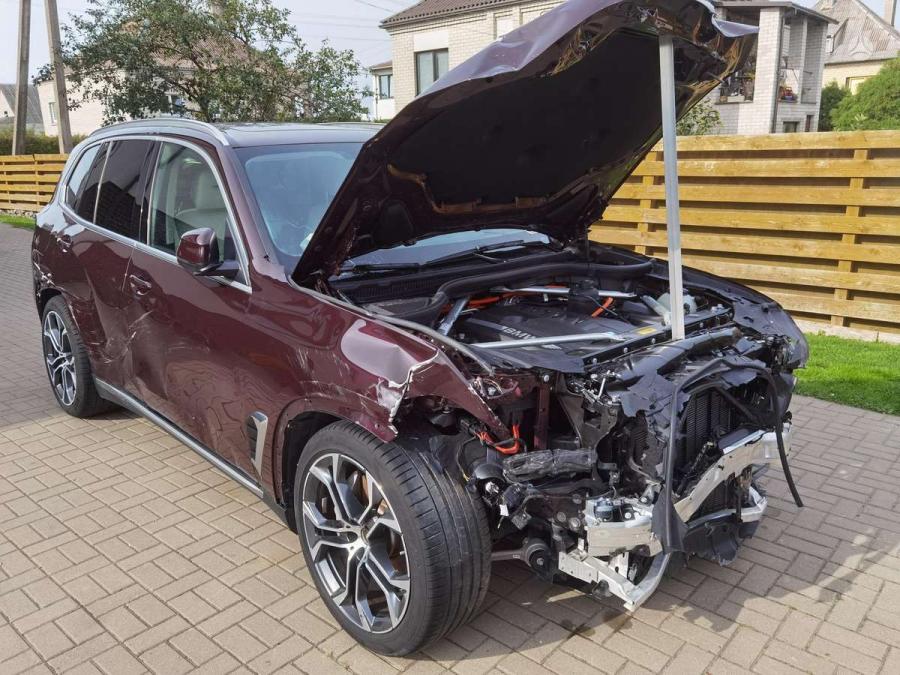 Sarkans BMW X5 2024 Kauņa, ar dzinēja tilpumu 3.00 L un nobraukumu 25 tūkst. km par 38500 €, foto 42 vietnē AUTOMOTO.COM.LV