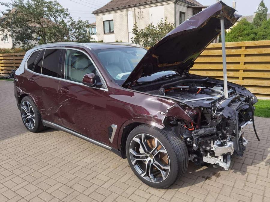Sarkans BMW X5 2024 Kauņa, ar dzinēja tilpumu 3.00 L un nobraukumu 25 tūkst. km par 38500 €, foto 47 vietnē AUTOMOTO.COM.LV