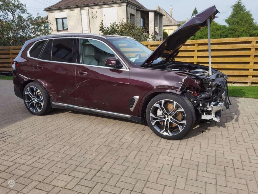 Sarkans BMW X5 2024 Kauņa, ar dzinēja tilpumu 3.00 L un nobraukumu 25 tūkst. km par 38500 €, foto 49 vietnē AUTOMOTO.COM.LV