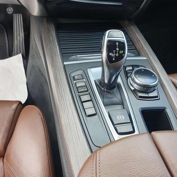 Red BMW X5 2014 in Klaipeda, with an engine capacity of 2.98 L and mileage of 251 thousand km for 17966 €, photo 5 on AUTOMOTO.COM.LV