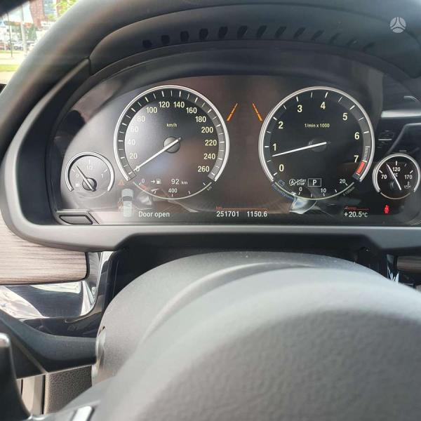 Red BMW X5 2014 in Klaipeda, with an engine capacity of 2.98 L and mileage of 251 thousand km for 17966 €, photo 6 on AUTOMOTO.COM.LV