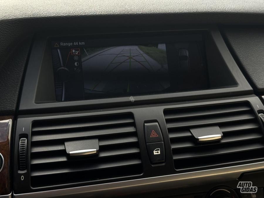 BMW X5 2011 in Vilnius, with an engine capacity of 3.00 L and mileage of 196 thousand km for 8499 €, photo 19 on AUTOMOTO.COM.LV