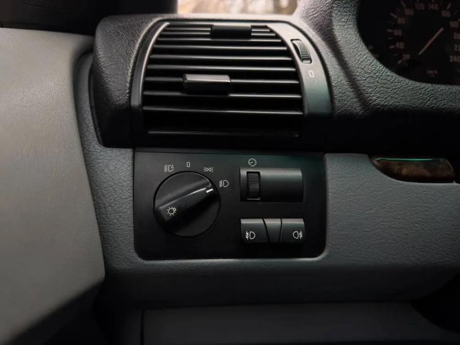 Balts BMW X5 2004 Cēsis, ar dzinēja tilpumu 3.00 L un nobraukumu 447 tūkst. km par 3990 €, foto 24 vietnē AUTOMOTO.COM.LV