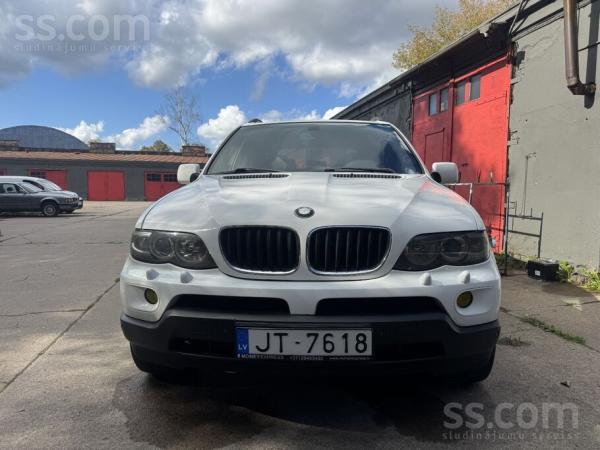White BMW X5 2004 in Riga, with an engine capacity of 3.00 L and mileage of 450 thousand km for 3995 €, photo 8 on AUTOMOTO.COM.LV