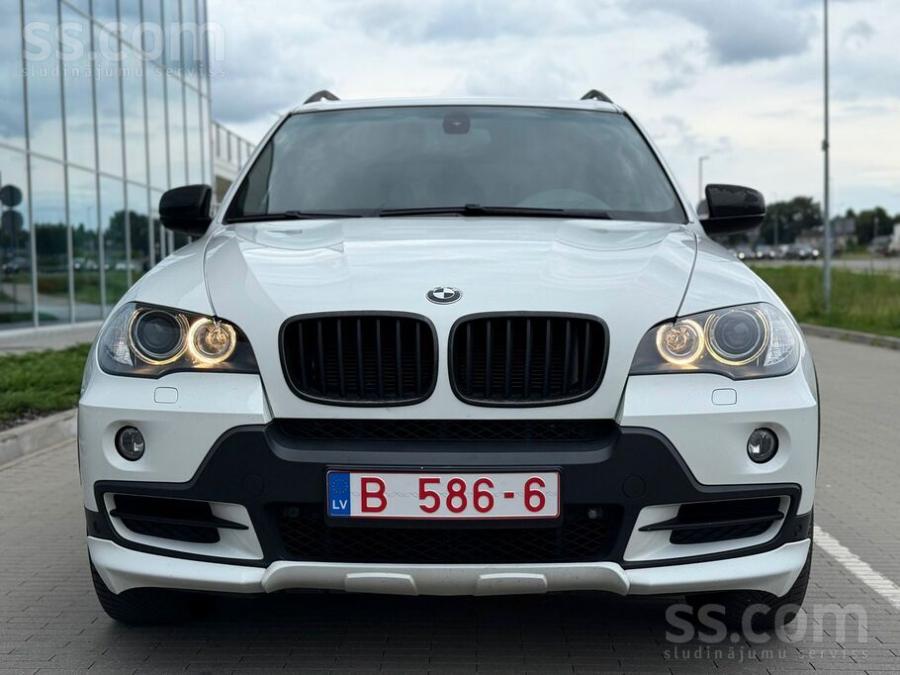 White BMW X5 2007 in Rezekne, with an engine capacity of 3.00 L and mileage of 261 thousand km for 9990 €, photo 1 on AUTOMOTO.COM.LV
