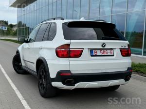 White BMW X5 2007 in Rezekne, with an engine capacity of 3.00 L and mileage of 261 thousand km for 9990 €, photo 4 on AUTOMOTO.COM.LV