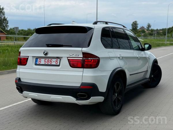 White BMW X5 2007 in Rezekne, with an engine capacity of 3.00 L and mileage of 261 thousand km for 9990 €, photo 5 on AUTOMOTO.COM.LV