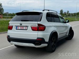 White BMW X5 2007 in Rezekne, with an engine capacity of 3.00 L and mileage of 261 thousand km for 9990 €, photo 5 on AUTOMOTO.COM.LV