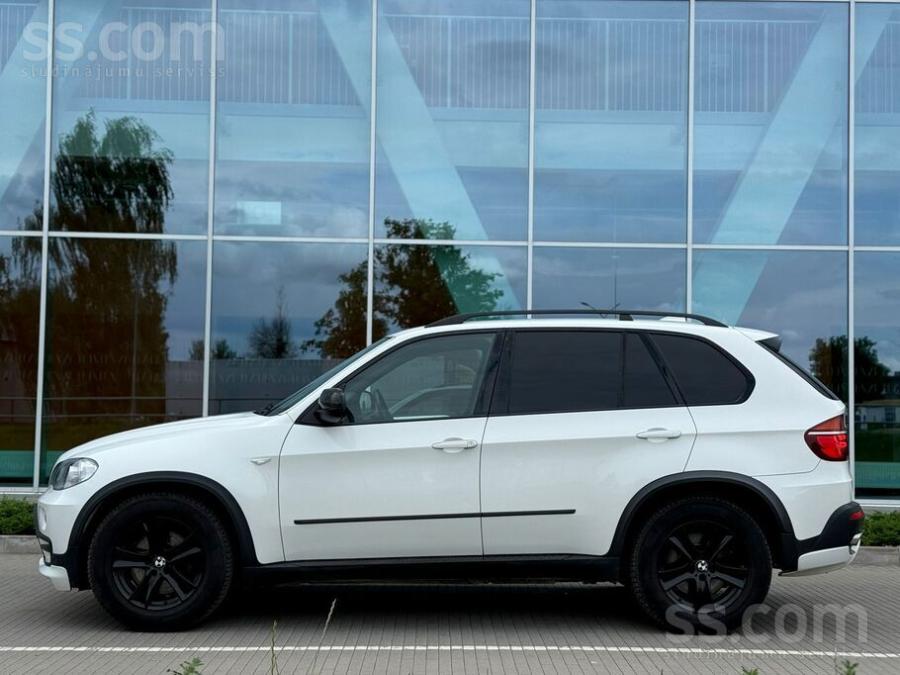 White BMW X5 2007 in Rezekne, with an engine capacity of 3.00 L and mileage of 261 thousand km for 9990 €, photo 6 on AUTOMOTO.COM.LV