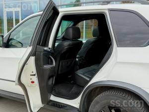 White BMW X5 2007 in Rezekne, with an engine capacity of 3.00 L and mileage of 261 thousand km for 9990 €, photo 9 on AUTOMOTO.COM.LV