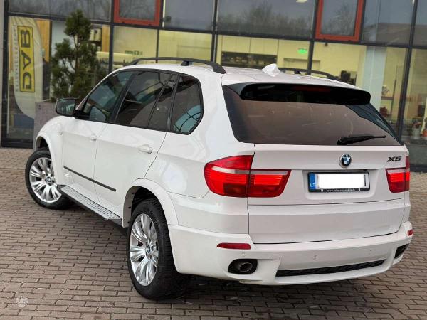 White BMW X5 2007 in Klaipeda, with an engine capacity of 2.99 L and mileage of 320 thousand km for 9800 €, photo 10 on AUTOMOTO.COM.LV