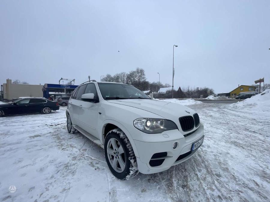 White BMW X5 2007 in Taurage, with an engine capacity of 2.99 L and mileage of 211 thousand km for 7500 €, photo 2 on AUTOMOTO.COM.LV