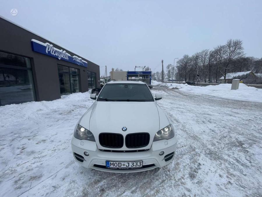 White BMW X5 2007 in Taurage, with an engine capacity of 2.99 L and mileage of 211 thousand km for 7500 €, photo 3 on AUTOMOTO.COM.LV
