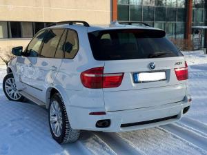 White BMW X5 2007 in Klaipeda, with an engine capacity of 2.99 L and mileage of 320 thousand km for 9800 €, photo 12 on AUTOMOTO.COM.LV