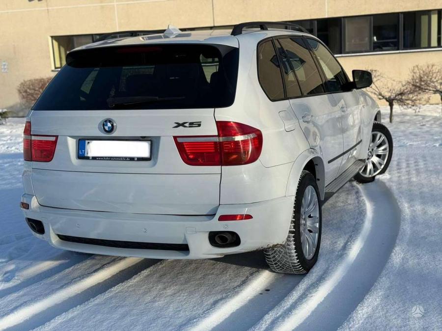 White BMW X5 2007 in Klaipeda, with an engine capacity of 2.99 L and mileage of 320 thousand km for 9800 €, photo 15 on AUTOMOTO.COM.LV