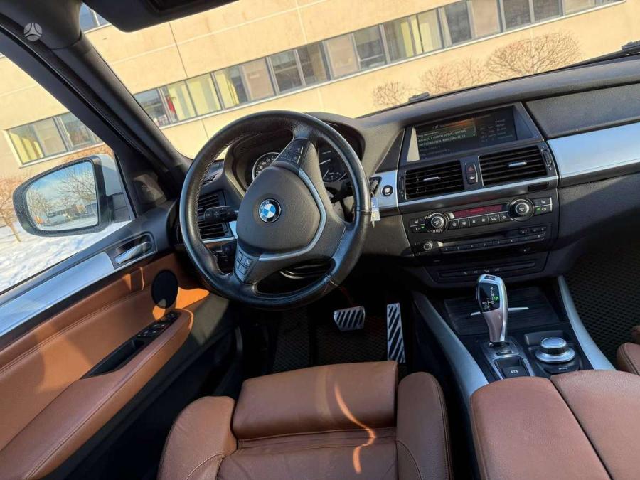 White BMW X5 2007 in Klaipeda, with an engine capacity of 2.99 L and mileage of 320 thousand km for 9800 €, photo 18 on AUTOMOTO.COM.LV