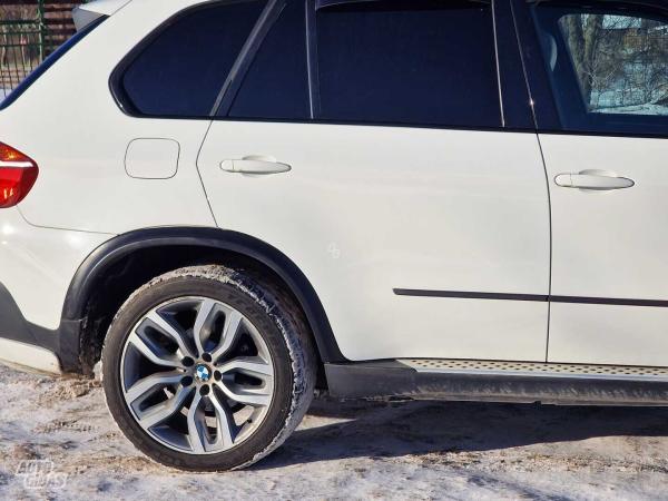 White BMW X5 2007 in Kaunas, with an engine capacity of 3.00 L and mileage of 235 thousand km for 7500 €, photo 6 on AUTOMOTO.COM.LV
