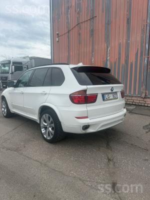White BMW X5 2007 in Riga, with an engine capacity of 3.00 L and mileage of 0 thousand km for 8500 €, photo 4 on AUTOMOTO.COM.LV
