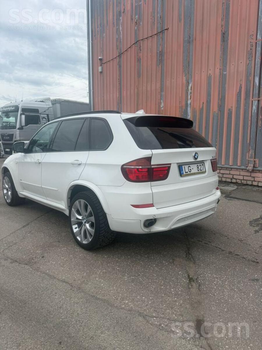 White BMW X5 2007 in Riga, with an engine capacity of 3.00 L and mileage of 0 thousand km for 8500 €, photo 4 on AUTOMOTO.COM.LV