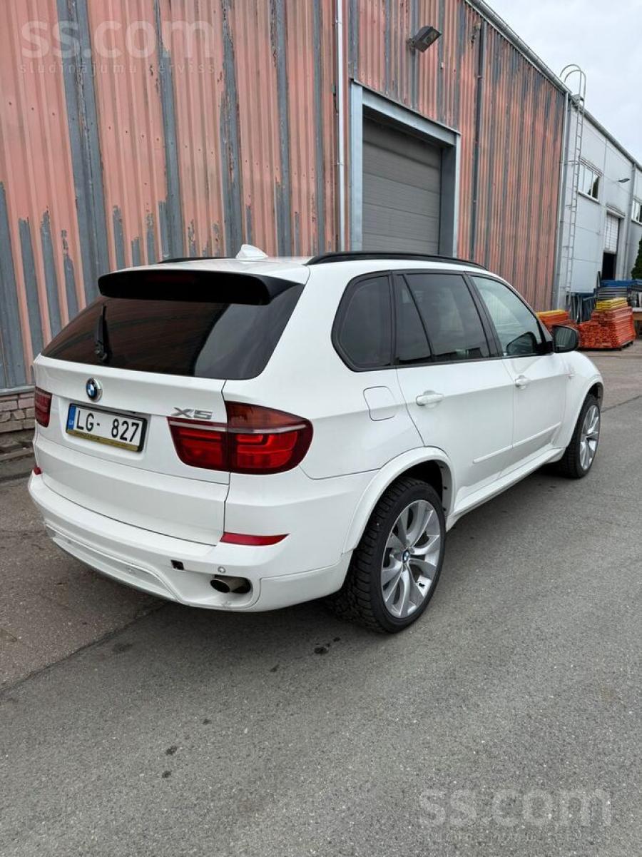 White BMW X5 2007 in Riga, with an engine capacity of 3.00 L and mileage of 0 thousand km for 8500 €, photo 5 on AUTOMOTO.COM.LV