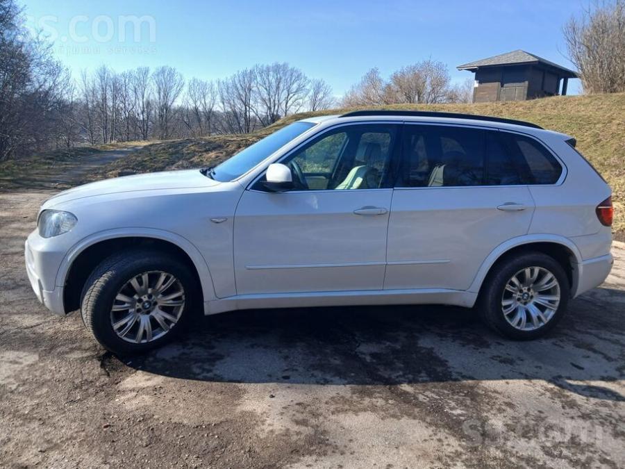 White BMW X5 2007 in Talsi, with an engine capacity of 3.00 L and mileage of 507 thousand km for 7000 €, photo 4 on AUTOMOTO.COM.LV